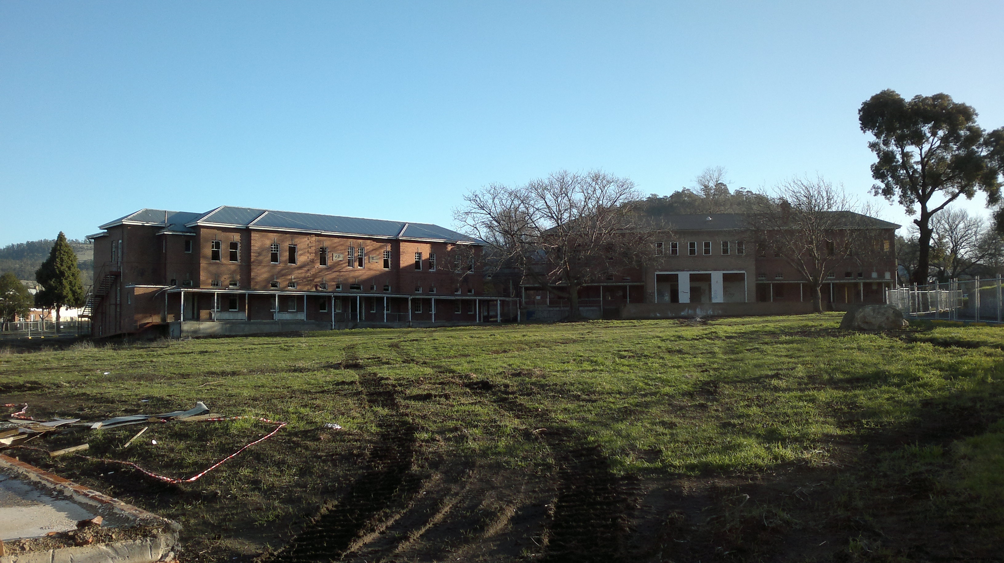 A bit of TLC to the Oval Precinct – Willow Court History Group